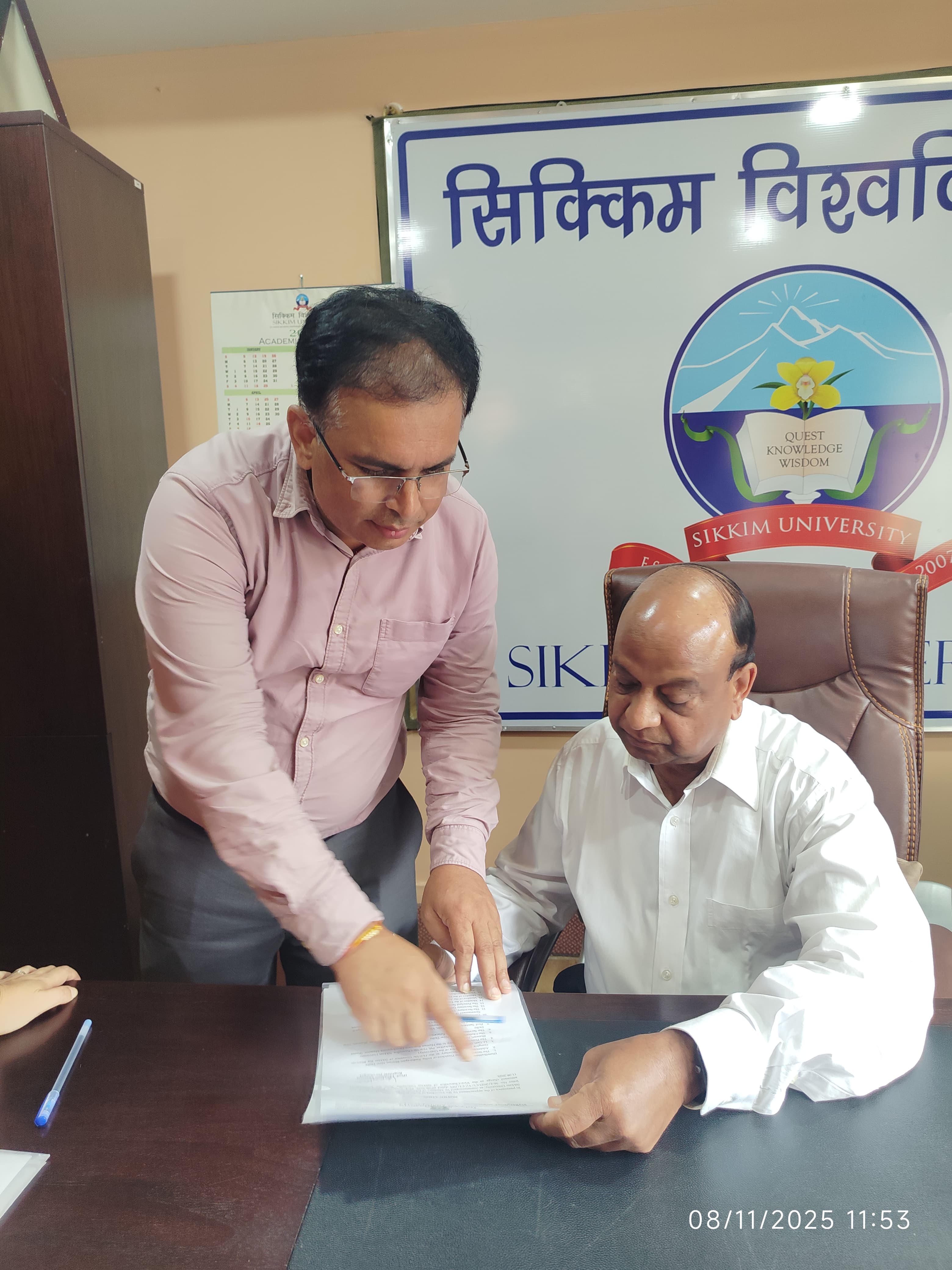 Welcoming Prof. Santanu Kumar Swain, Vice-Chancellor, Sikkim University